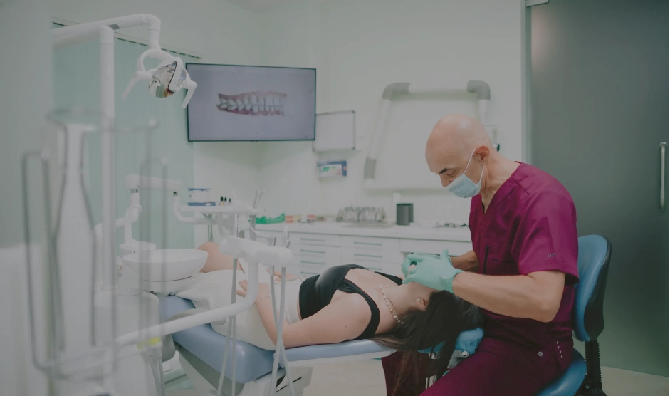 Ειδικός Ορθοδοντικός | Invisalign Αλεξανδρούπολη | Δρ. Ρώσσος
